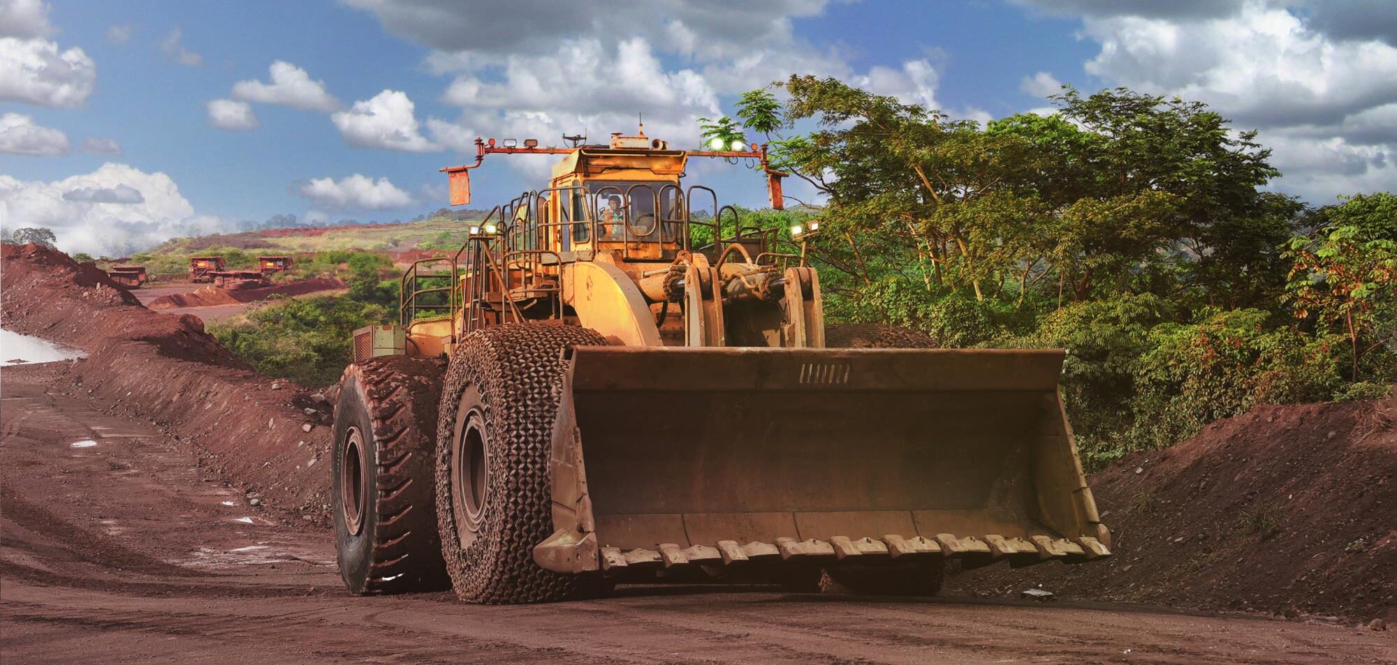 Michelin reveals 70/70R57 X Mine L4** tire for Komatsu large wheel ...