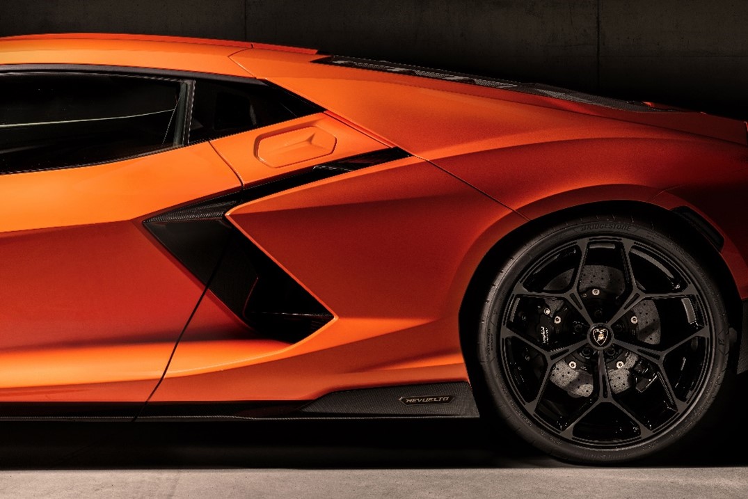 Lamborghini’s V12 HPEV Revuelto features bespoke Bridgestone Potenza ...
