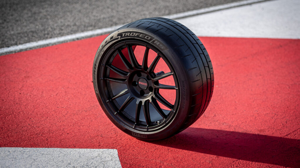 Pirelli introduces new tires for Porsche 911 GT3 and GT3 RS | Tire ...