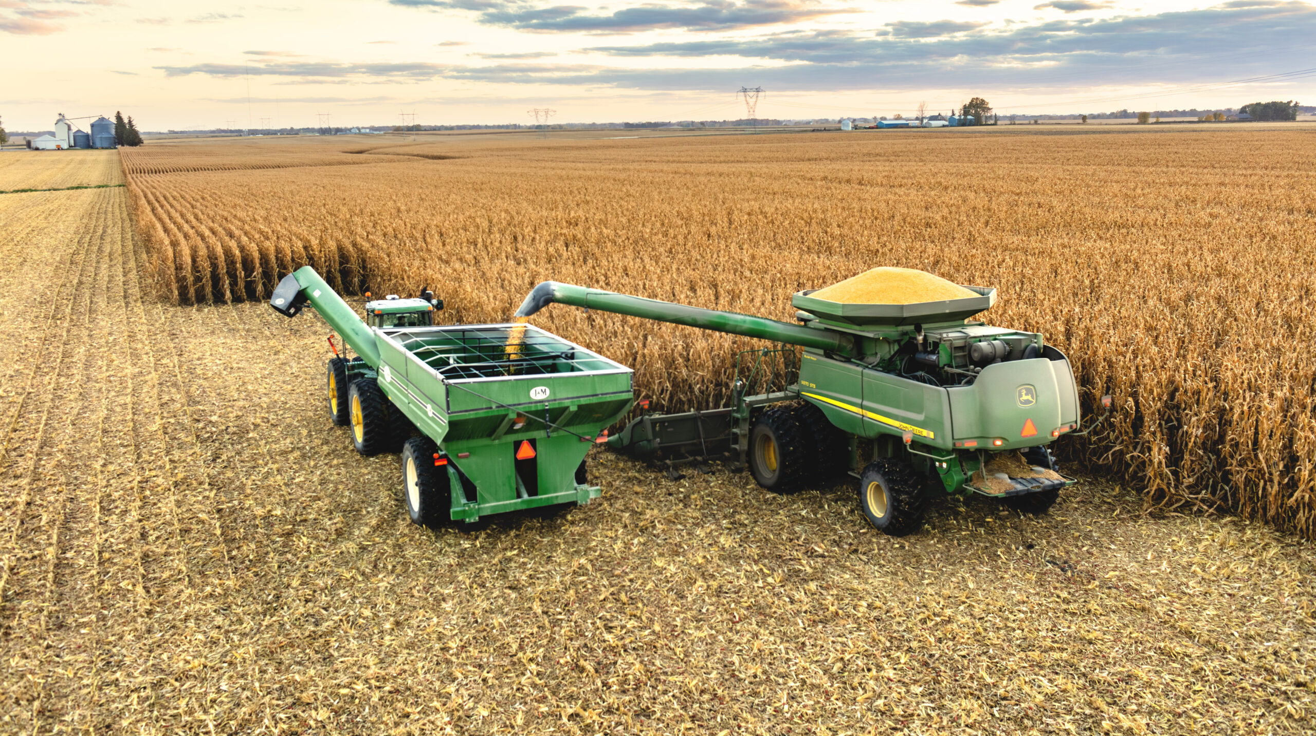 Firestone Ag launches radial tire for grain carts | Tire Technology ...